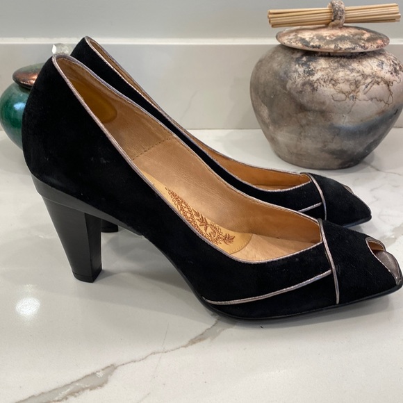 Sofft | Shoes | Sfft Black Silver Peeptoe Suede Pumps Euc 85m | Poshmark